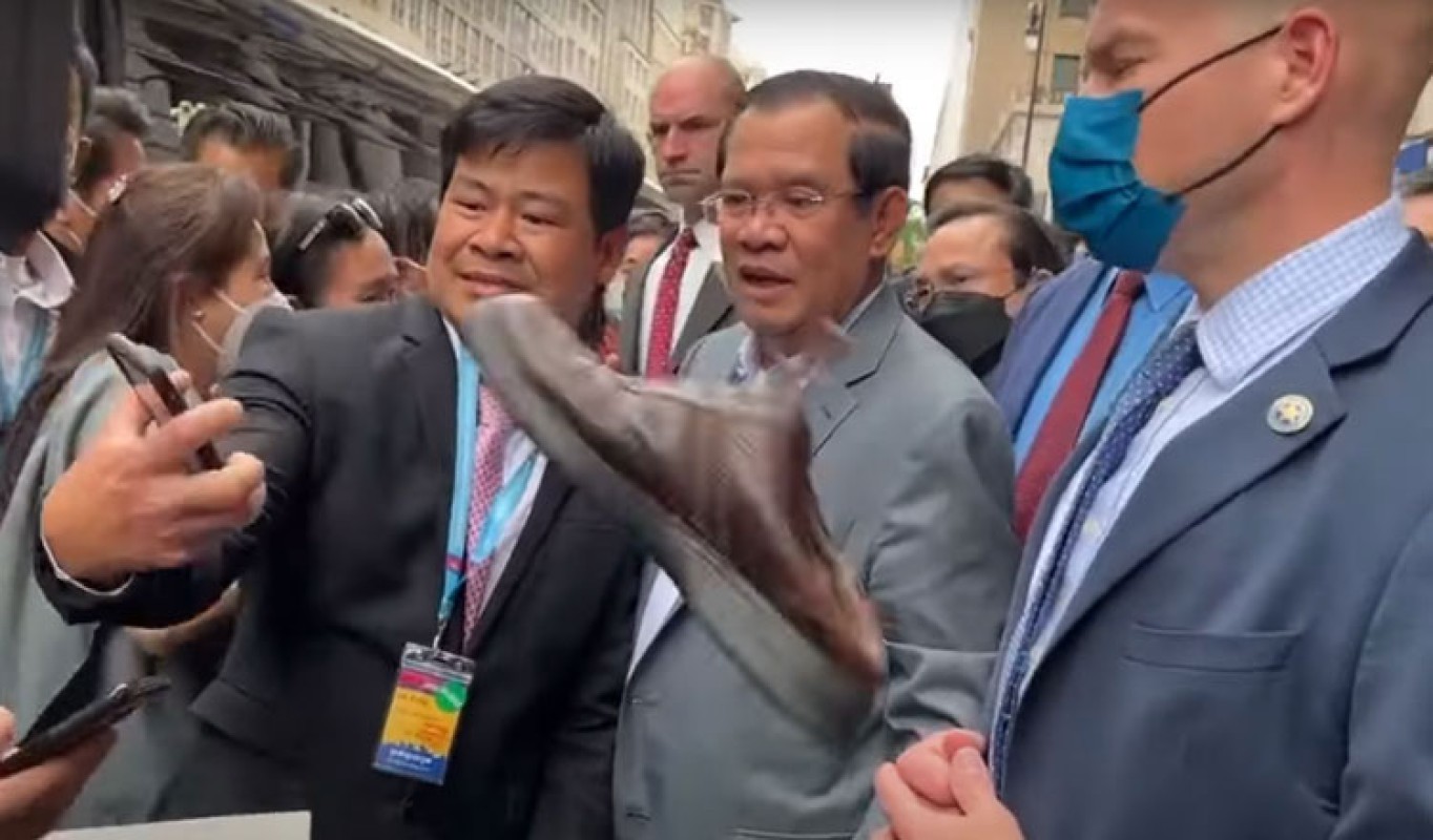 ကမ္ဘောဒီးယားဝန်ကြီးချုပ်ဟွန်ဆန်အပေါ် ဖိနပ်နဲ့ပစ်ပေါက်ခဲ့သူကို စုံစမ်းစစ