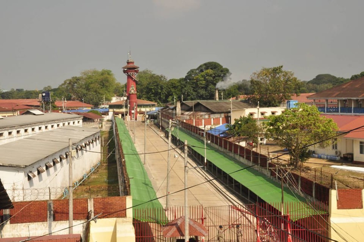 ရန်ကုန်မြို့ အင်းစိန်အကျဉ်းထောင် ဝန်ထမ်းအိမ်ရာတစ်ခုအနီး ပေါက်ကွဲမှုဖြစ်ပွားခဲ့ရာ ထောင်ဝန်ထမ်းတစ