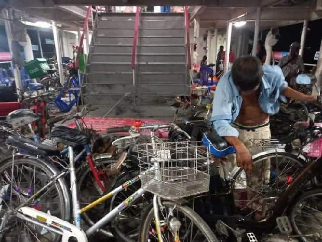 ရန်ကုန်မြို့ ပန်းဆိုးတန်းမှ ဒလဆိပ်ကမ်းသို့ ထွက်ခွာသည့် ရေယာဉ်ပေါ်၌ ပေါက်ကွဲမှုဖြစ်ပွားခဲ့ရာ တစ