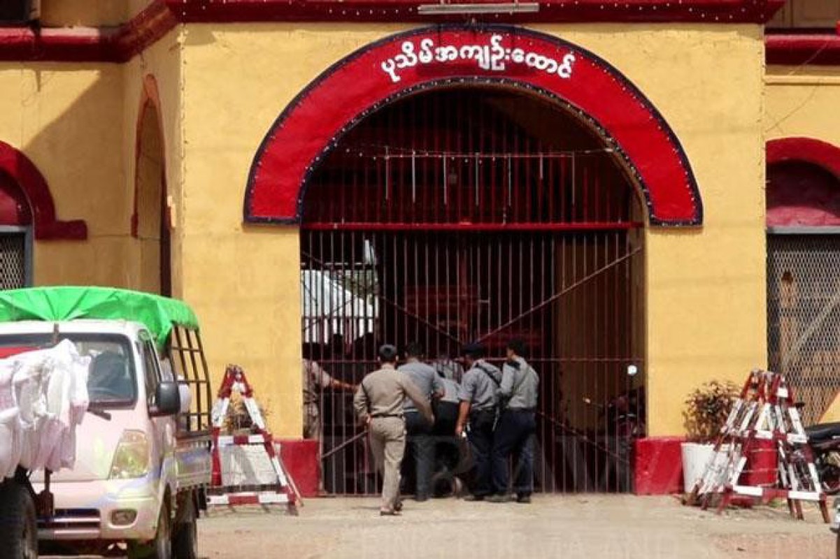 ပုသိမ်အကျဉ်းထောင်၌ ဆူပူမှုဖြစ်ပွားခဲ့ရာ သေနတ် ၇ ချက် ပစ်ဖောက်ပြီး ထိန