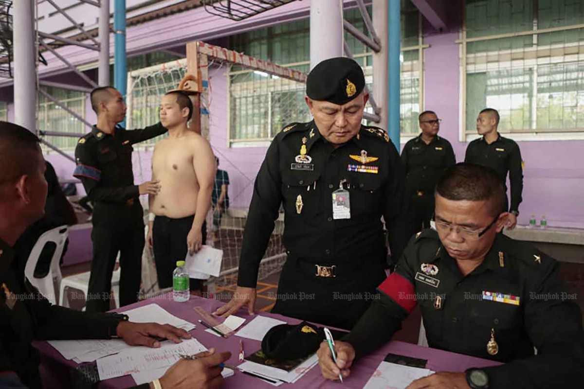 ဘွဲ့ရများနှင့် ဘုန်းကြီးများ အပါအဝင် စစ်မှုထမ်းရန် လာရောက်လျှောက်ထားသူ ၂၅ဝဝဝ ကျော် ရှိကြောင်း