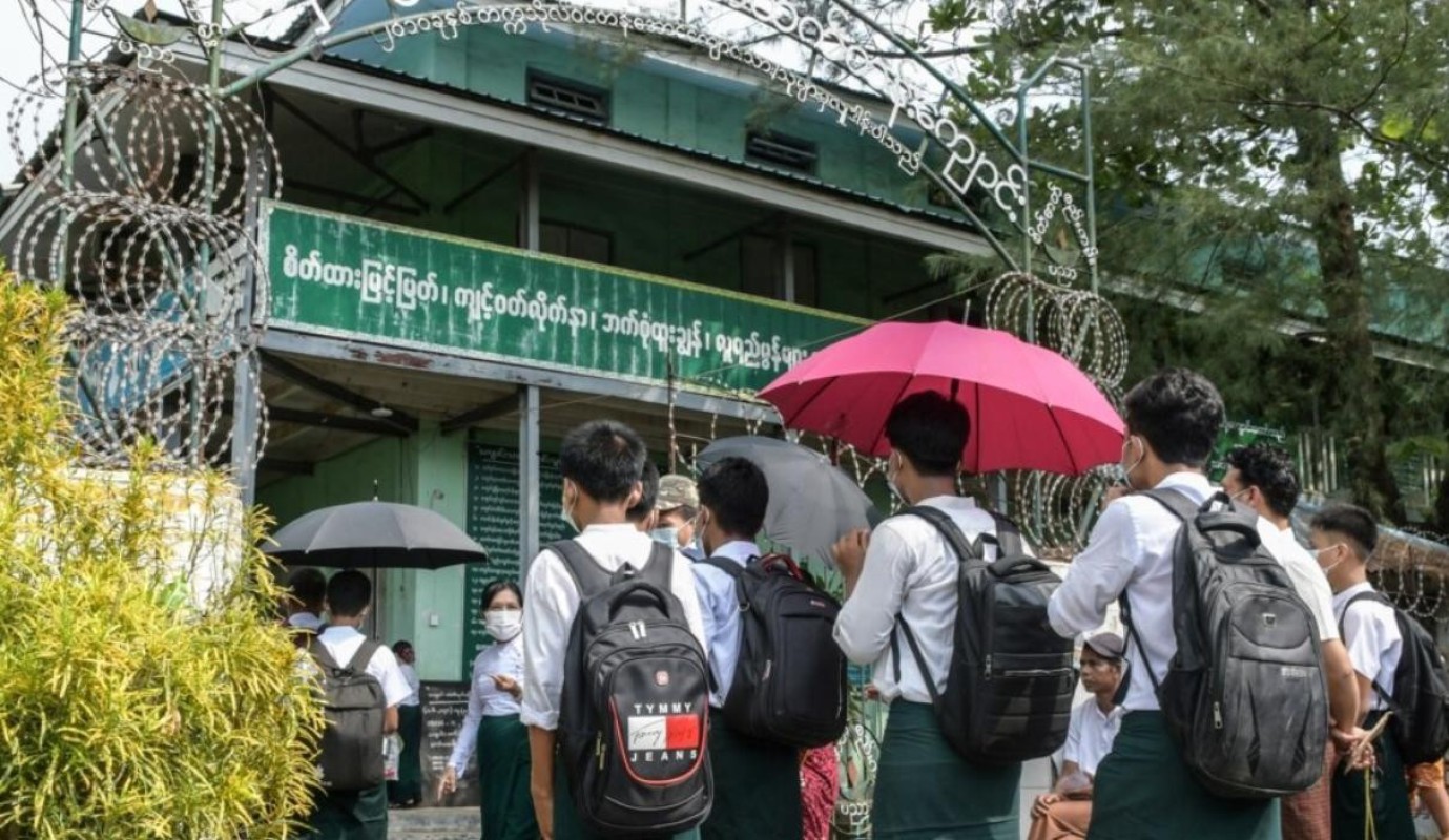စနစ်ဟောင်း ၁ဝ တန်းစာမေးပွဲ၌ ကျရှုံးသူများကို ပြင်ပသင်တန်းတက်ရောက်၍ G 12