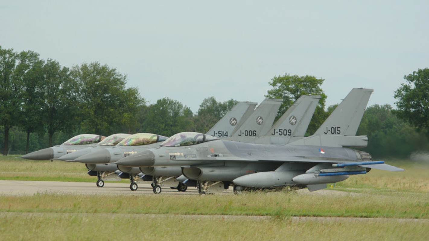 ယူကရိန်းကိုအနောက်အုပ်စုနိုင်ငံများထောက်ပံ့မယ့် အက်ဖ် ၁၆ တိုက်လေယာဉ်များ