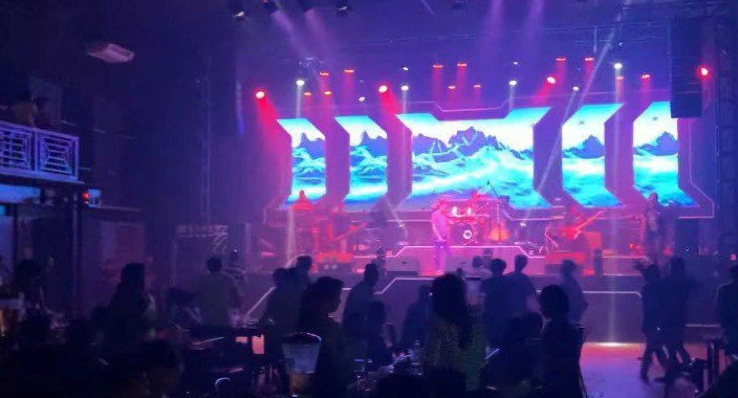 ရန်ကုန် နှင့် နေပြည်တော်ရှိ Bar၊ စားသောက်ဆိုင်များတွင် Unplugged သီဆိုဖ