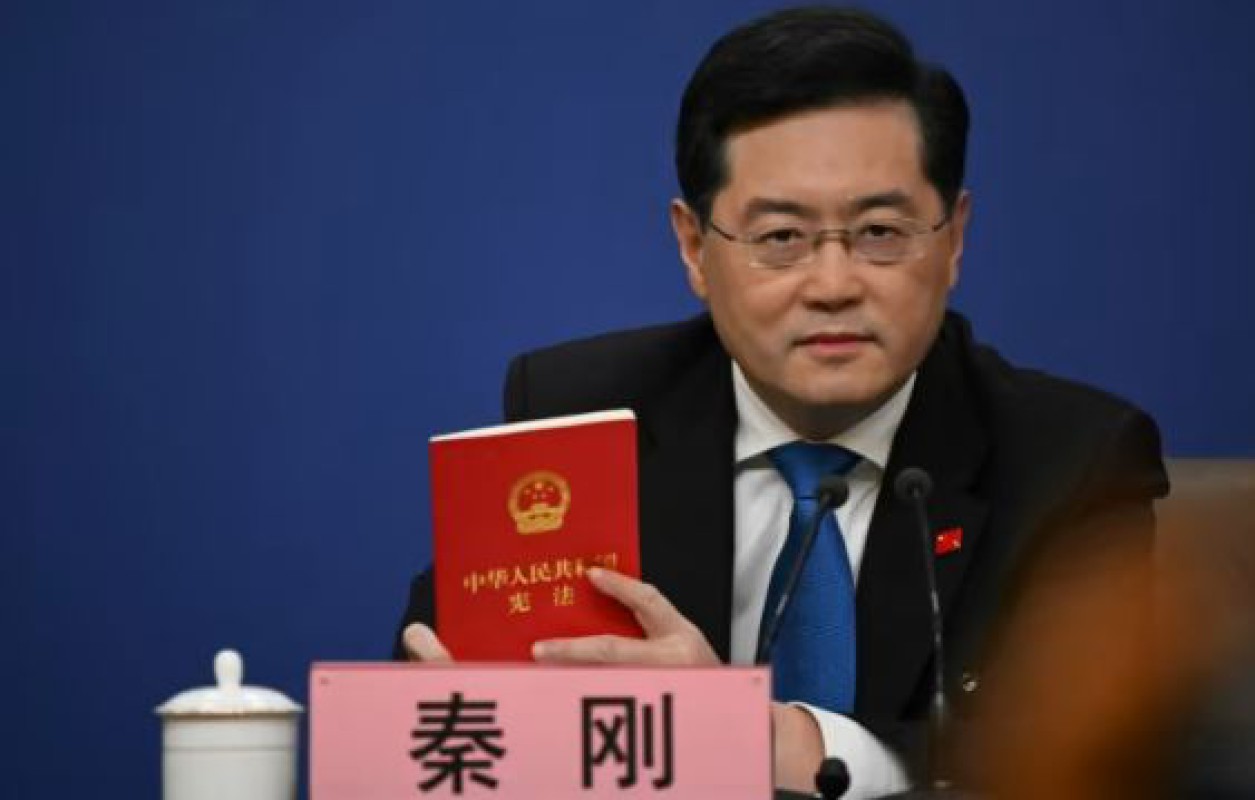 တရုတ်နိုင်ငံခြားရေးဝန်ကြီး လူမြင်ကွင်းမှ သီတင်းပတ်သုံးပတ်ကျော်ကြာ ပျောက