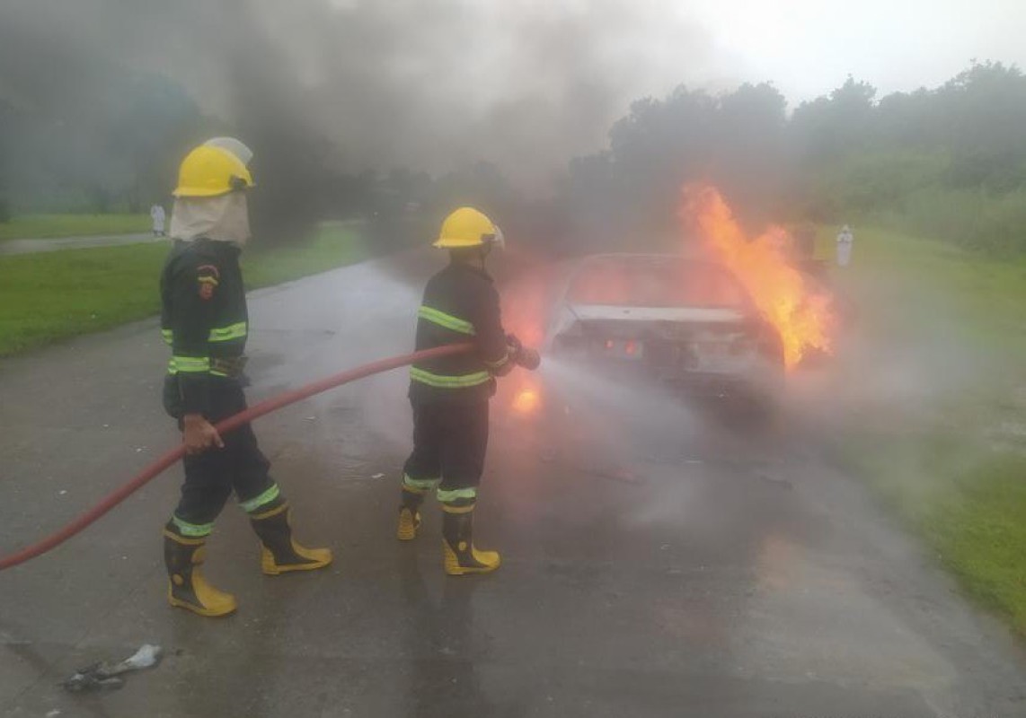 ရန်ကုန် မန္တလေးအမြန်လမ်း၌ ကားတစ်စီး ဘတ်ထရီအိုးပေါက်ကွဲကာ မီးလောင်မှုဖြစ