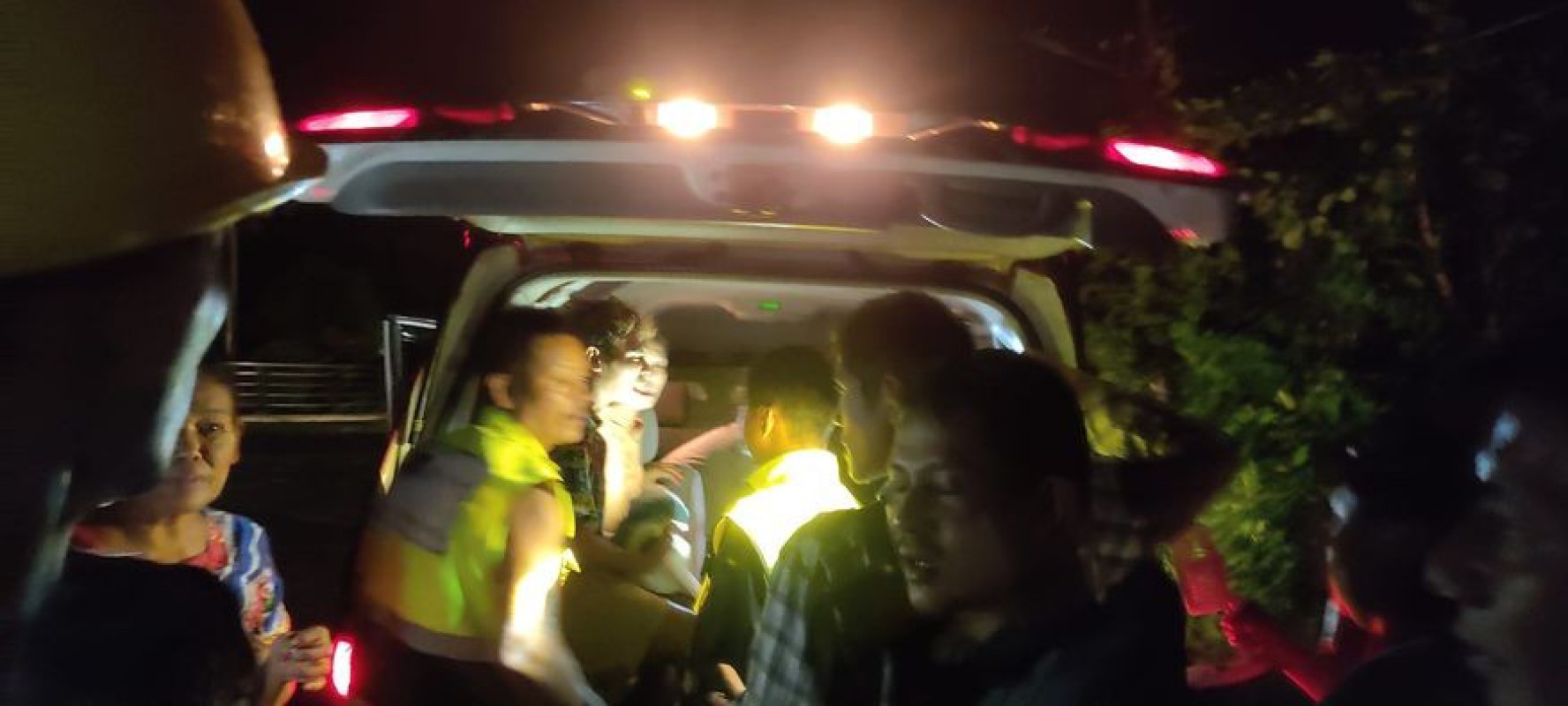 သထုံဘူတာဝင်းရှိ နေအိမ်ပေါ်သို့ ကုက္ကိုလ်ပင်လဲကျခြင်းကြောင့် လူ ၅ ဦး ထိခိုက်ဒဏ်ရာရရှိ