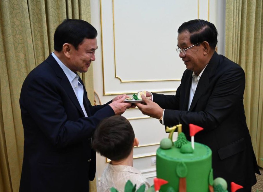ရာထူးကအနားယူမယ့် ကမ္ဘောဒီးယားဝန်ကြီးချုပ် နဲ့ ပြည်ပြေးထိုင်းဝန်ကြီးချုပ