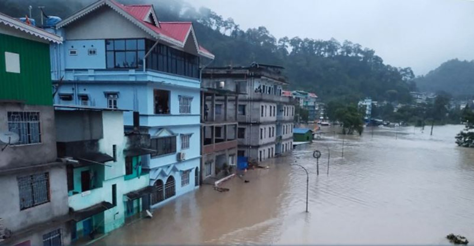 အိန္ဒိယနိုင်ငံ အရှေ့မြောက်ပိုင်းတွင် မိုးသည်းထန်စွာရွာသွန်းမှုများနှင့