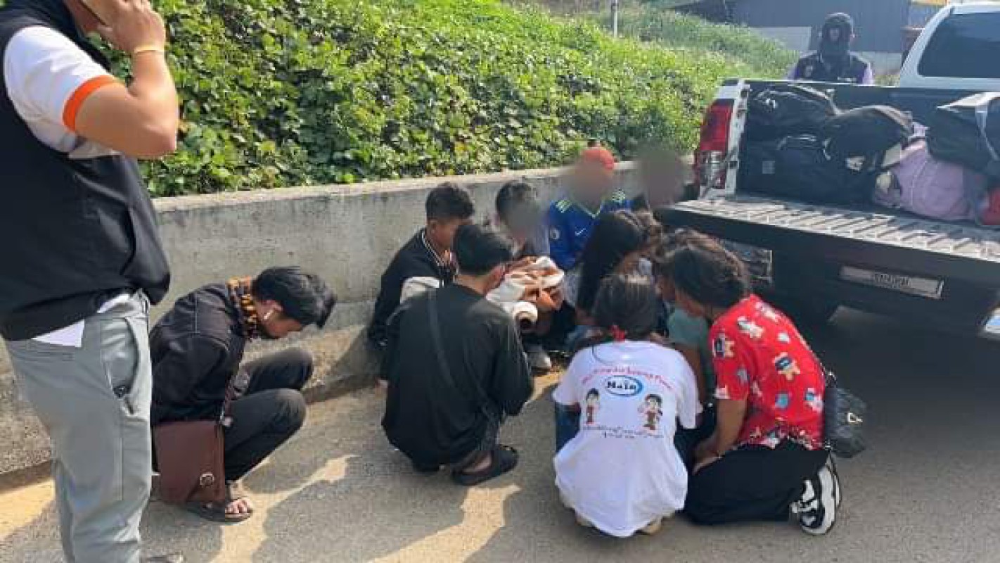 ပစ်ကပ်ကား ၃ စီးပေါ်တွင် ပုန်းအောင်းလိုက်ပါလာသည့် မြန်မာနိုင်ငံသား ၃ဝ က