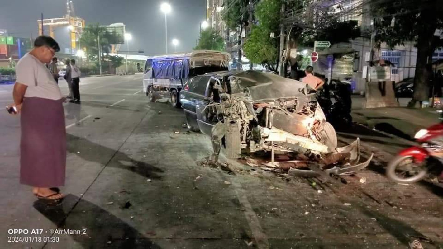 ကြည့်မြင်တိုင်မြို့နယ်၌ ရပ်ထားသည့်ကားကို အိမ်စီးကားမှ အရှိန်လွန်ဝင်တိုက