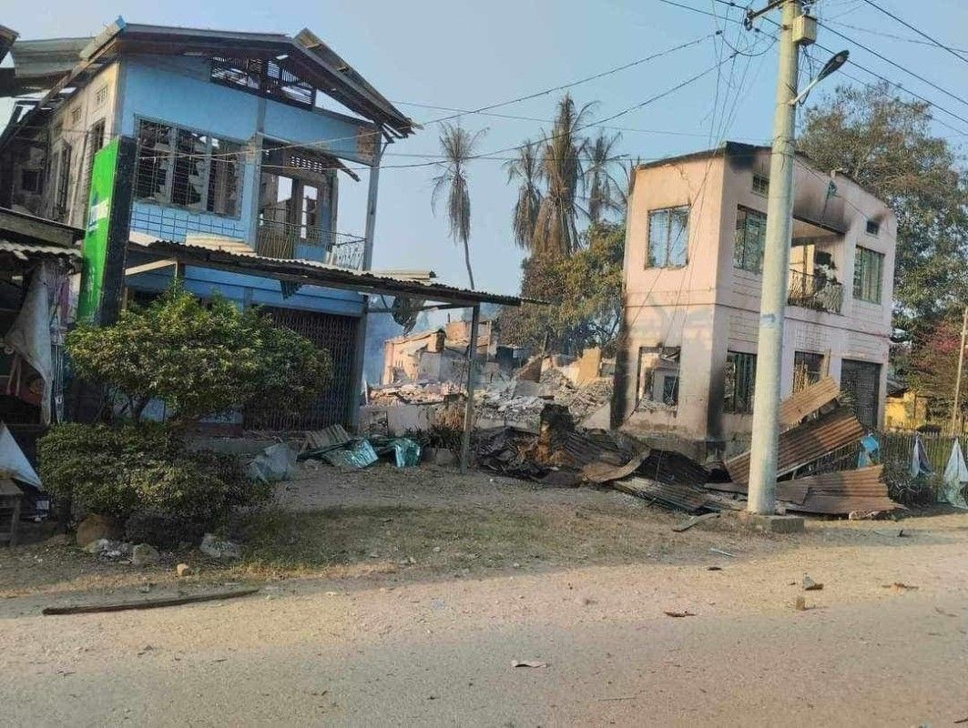 မြန်မာနိုင်ငံသည် ခေတ်ပြိုင်အိမ်နီးချင်းနိုင်ငံအချို့၏နောက်တွင် တဖြည်းဖြည်းကျန်ခဲ့ကြောင်း တပ်ချုပ