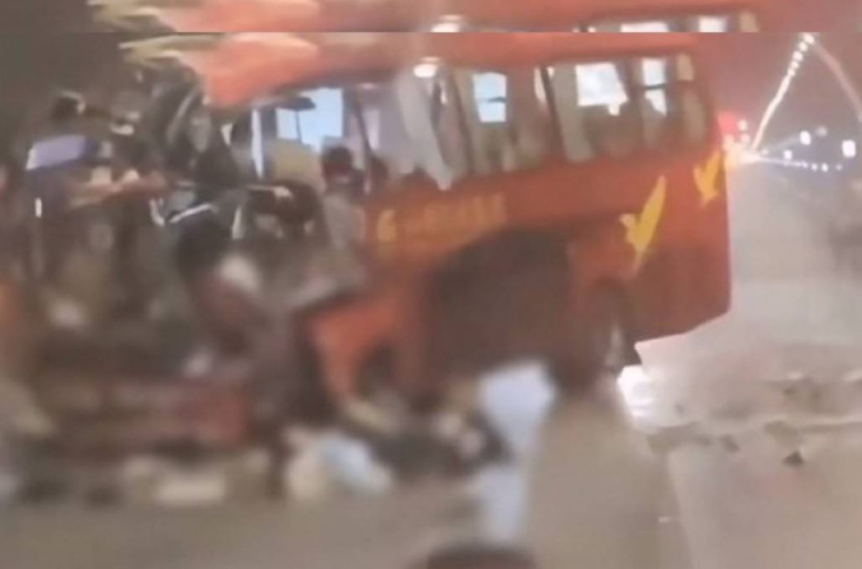 တရုတ်နိုင်ငံတွင် ယာဉ်မတော်တဆမှု ၂ ခုဖြစ်ပွားခဲ့ပြီး အနည်းဆုံးလူ ၁၇ ဦးသေဆုံးကာ အခြားလူ ၅၀ ကျော