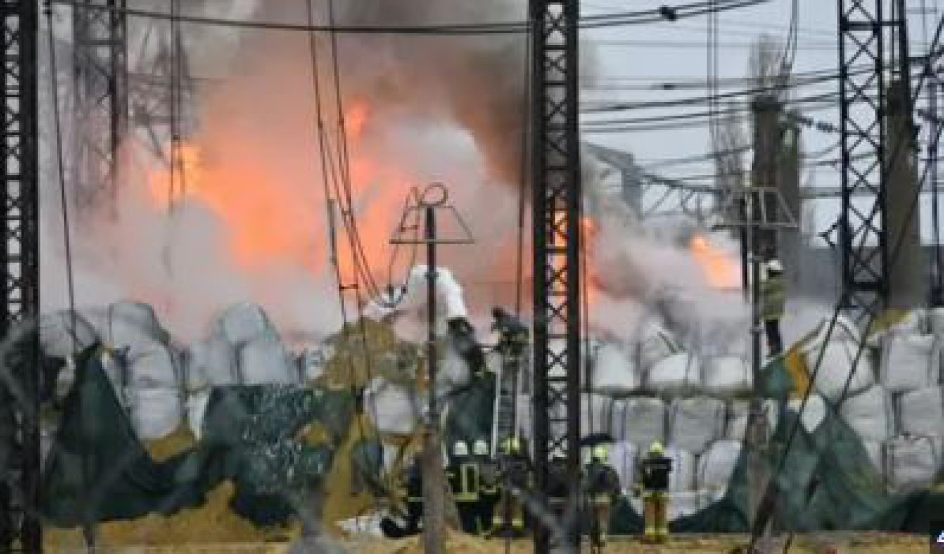 ခရိုင်းမီးယားကျွန်းဆွယ်ကို တိုက်ခိုက်မှုအတွင်း ရုရှားစစ်သင်္ဘောနှစ်စီးကို ဒုံးကျည်များ ထိမှန