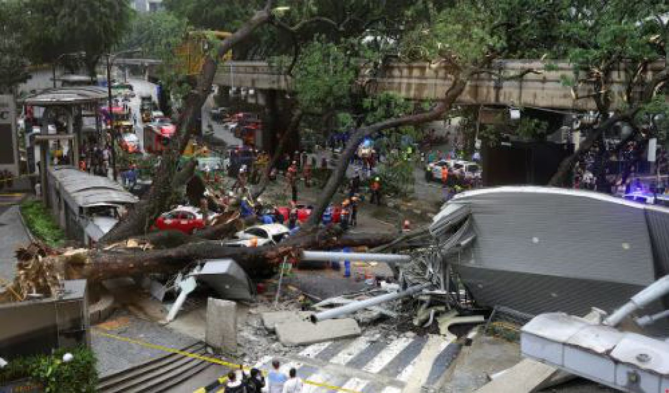 မလေးရှားနိုင်ငံ၊ ကွာလာလမ်ပူမှာ သစ်ပင်လဲကျမှုကြောင့် လူတစ်ဦးသေဆုံး